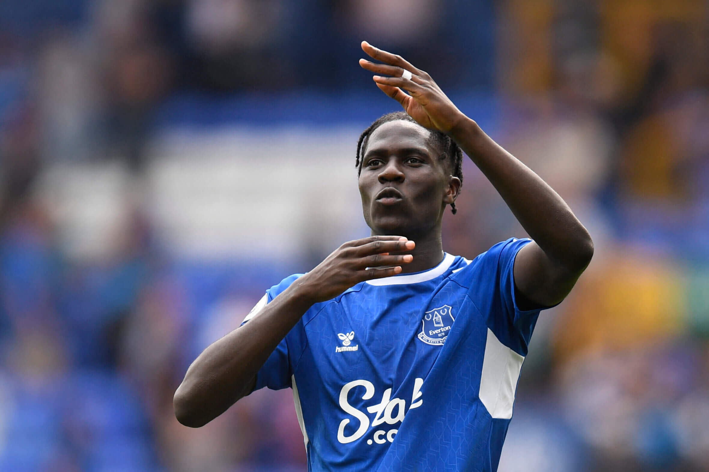 10 Reasons why Amadou Onana is the right midfielder for Arteta and ...